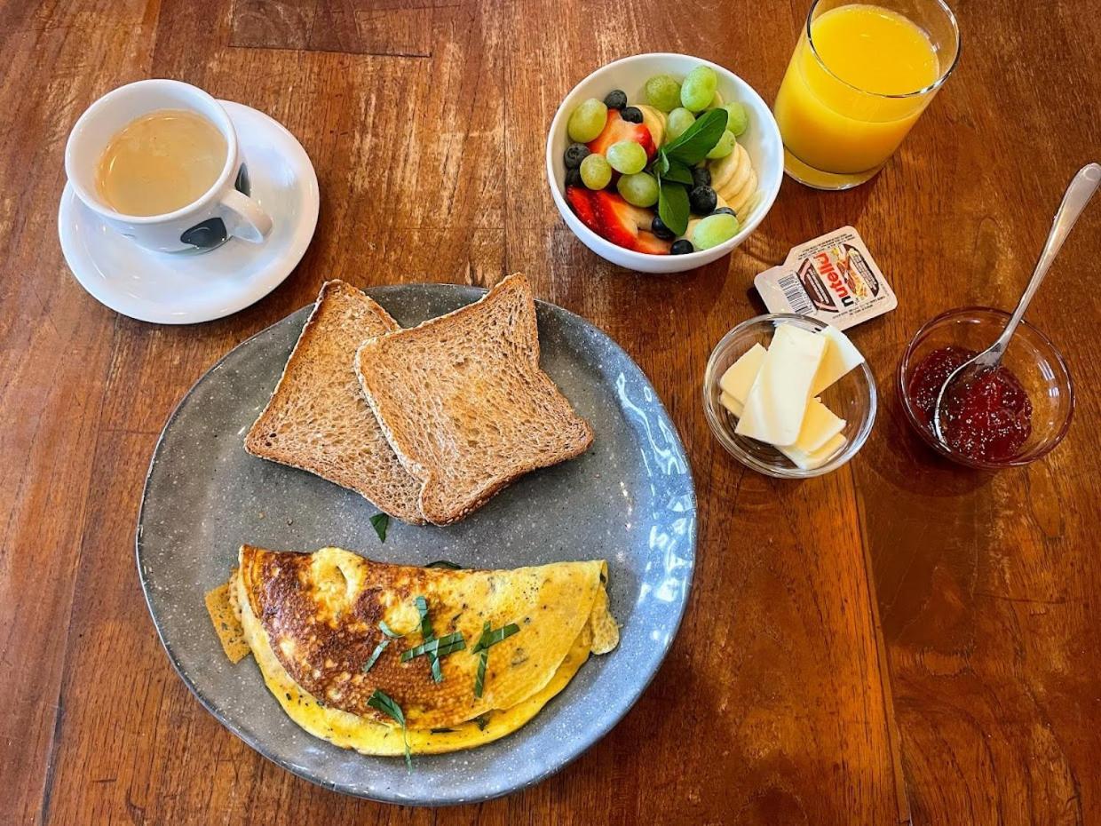 TOM'S PLACE | KELOWNA, CANADA | SEASON DEALS FROM $209